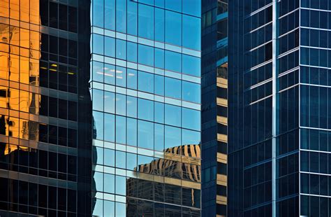 유리에 반사된 높은 마천루의 높은 창문 건축학 높은 해상도 도시 배경 일러스트 및 사진 무료 다운로드 Pngtree