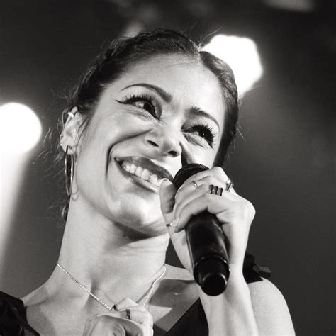 Holofote Raquel Tavares Recorda A Primeira Vez Que Cantou Numa Noite