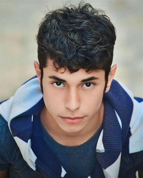 10대 Cdmx 개인 거리 패션 검은 머리 남성 남성 패션 대담한 도시 설정 도시의 도시의 삶 멕시코 멕시코의 북미 세련된 청년 스타일리시한