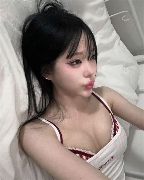 Pin By Kim Seokjin 🦢 On Easy Yun Korean Makeup Korean Skincare Korean Beauty