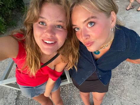 Pin Tillagd Av S T På 🌻 🌲 ☁️ Instagram Idéer Fotoidéer Kläder