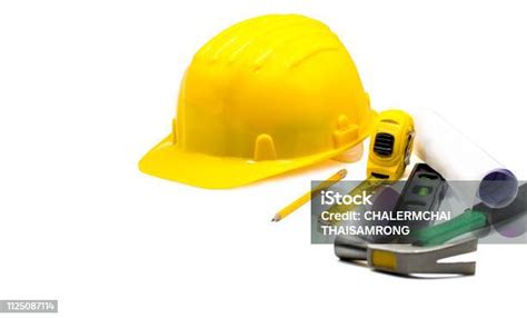 노란색 모자 청사진와 연필 테이프 측정 망치 건설 거품 흰색 배경 경로 클리핑 함께 복사 공간에 격리 수준 개념에 대한 스톡 사진 및 기타 이미지 Istock