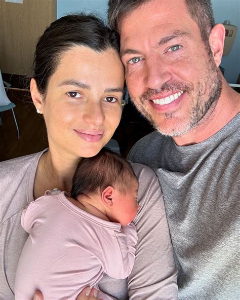 Bachelor Host Jesse Palmer Welcomes Baby With Wife Emely