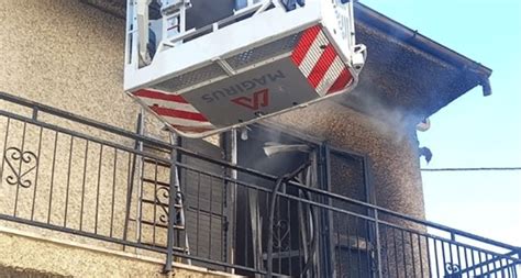 montalto uffugo fiamme all interno di un abitazione