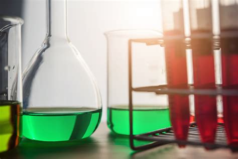 실험실 유리 포함 된 화려한 화학 액체 실험실 연구 및 개발 개념 0명에 대한 스톡 사진 및 기타 이미지 0명 강박 개발 Istock