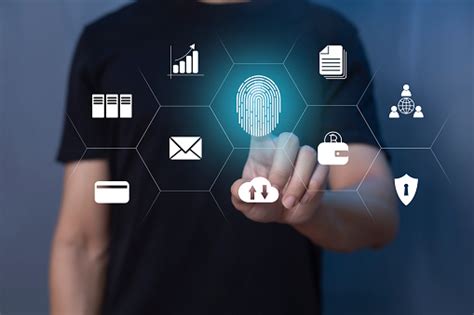 지문 디지털 변환 관리 개념을 스캔하기 위해 가상 화면을 터치하는 사람 사물 인터넷 빅 데이터 및 비즈니스 프로세스 자동화 스토리지 시스템 클라우드 컴퓨팅 가상현실에 대한