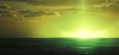 Green flash | Amazing nature, Green flash, Natural phenomena