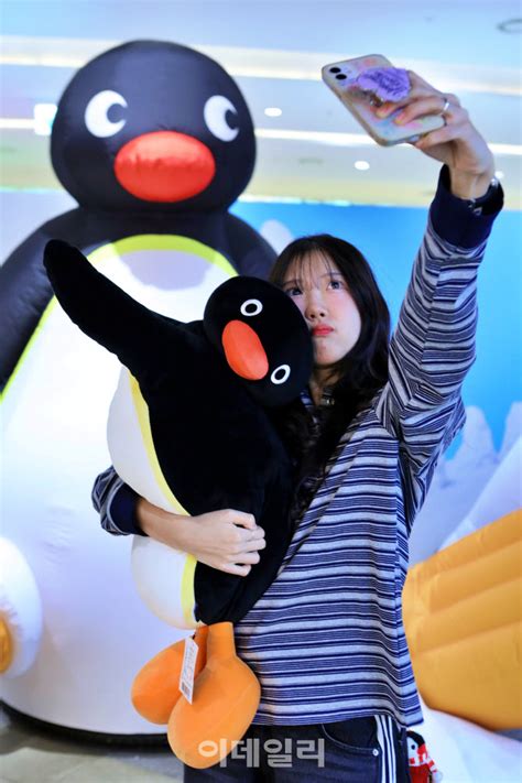 [포토]남극 펭귄핑구와 함께 기념촬영해보세요