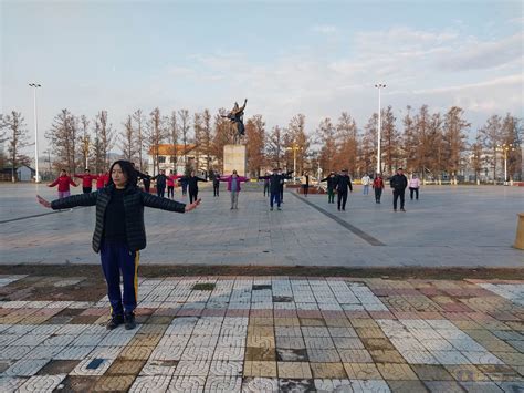 “Цаг гаргая” аяны хүрээнд Цогт хун тайж ийн талбайд Өглөөний дасгал үргэлжилж байна