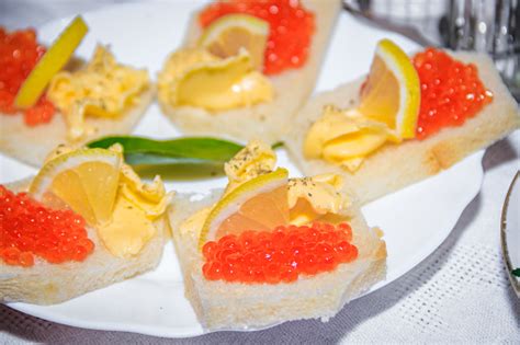 접시에 빨간 캐 비어와 덩어리와 샌드위치 친애 하는 샌드위치 레드 캐 비어 0명에 대한 스톡 사진 및 기타 이미지 0명 건강한 생활방식 녹색 Istock