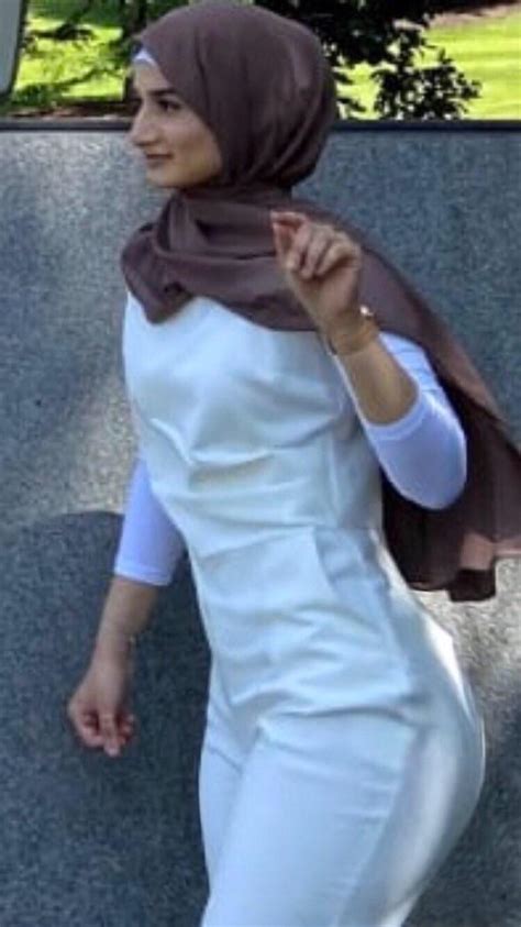 Does She Make You Hard Scrolller