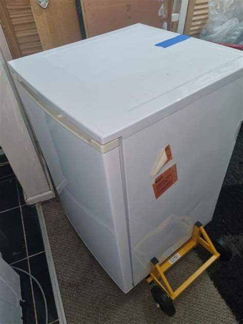 Free Small Fridge With Tiny Freezer Mitcham Cr4