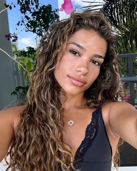 Aisha Mian Curly Hair Inspo With Highlights Long Curly Hair With