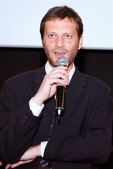 Daniel Castro About Entertainment Ie