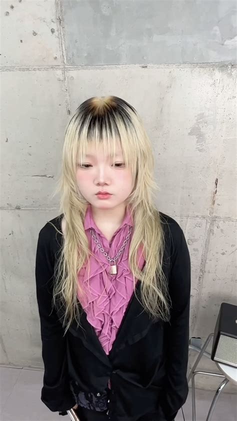 연남동미용실 누스헤어 정경욱 디자인탈색 디자인염색 블랙빼기 백금발 바치라 헤어 스타일 중성적인 숏 💌상담 예약 편하게 Dm