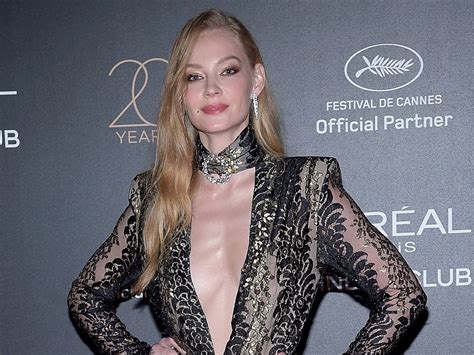 40 летняя Светлана Ходченкова показала горячие кадры на пилоне Topnews Ru