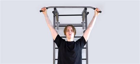 Упражнения на трицепс с гантелями петлями Trx на брусьях в