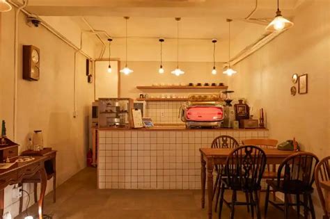 화이트and우드 빈티지 스타일의 9평 카페 인테리어 동대문구 장안동