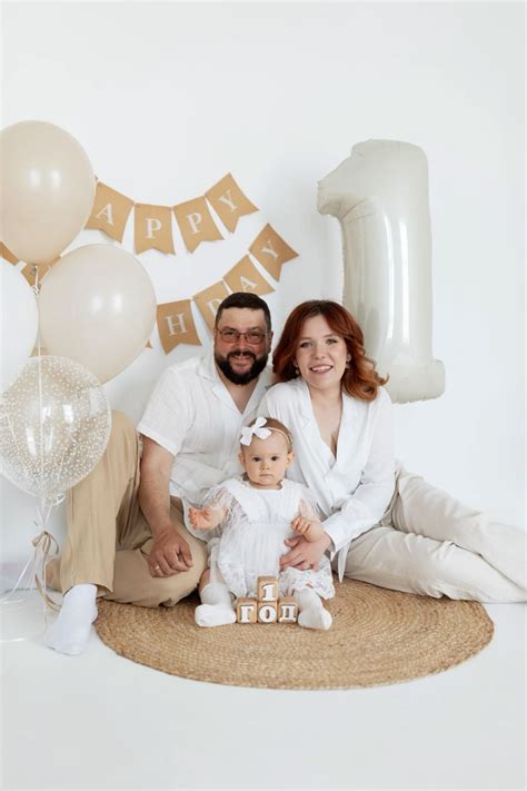 Фотосессия на годик девочке в белой студии Хабаровск Детские семейные фотографии Фотосессии