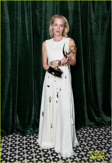 The Crown Stars Gillian Anderson And Tobias Menzies Win Acting Awards