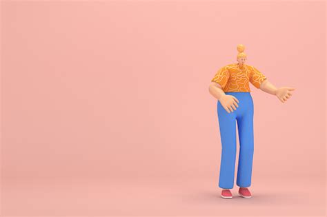 황금빛 머리를 가진 여자는 파란색 코듀로이 바지와 흰색 줄무늬가 있는 주황색 티셔츠를 입고 롤빵에 묶여 있습니다 그녀는 말할 때