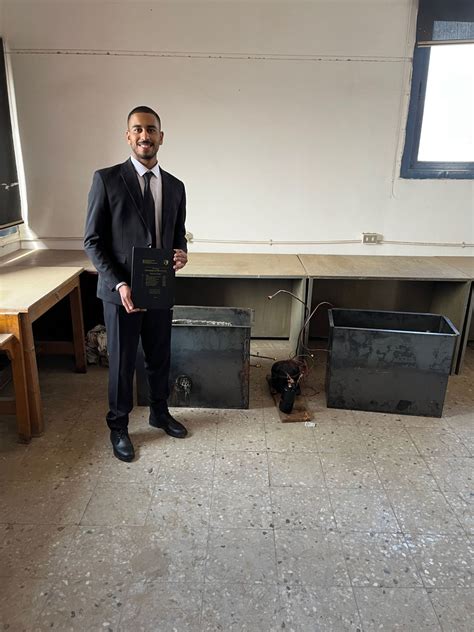 يَرْفَعِ اللَّهُ الَّذِينَ آمَنُوا مِنكُمْ وَالَّذِينَ أُوتُوا الْعِلْمَ دَرَجَاتٍ } وما