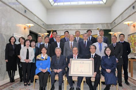 Гадаад иргэнд олгодог одонг гардуулах ёслол болов Newswall