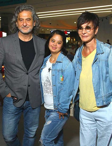 ПрИколись «Маша их пугает 😢💔 — Ирина Хакамада откровенно о реакции семьи парня её дочери 24