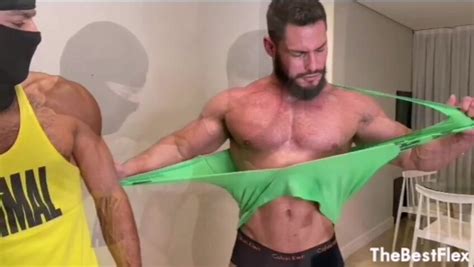 Muscle Sexy Strong Bodybuilder Lift And Carry