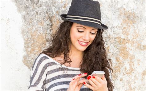 How to Text Your Crush Without Being Boring: 15 Tips
