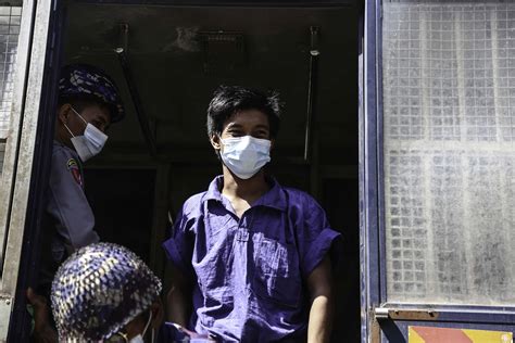 Dvb ဗကသကျောင်းသား ၂ ဦးကို ရုံးထုတ်၊ လာမည့် ရုံးချိန်းတွင် အမိန့်ချထပ်ချမည်