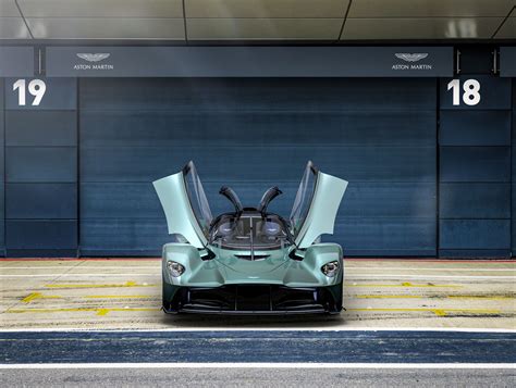 Aston Martins 1139 Hp Valkyrie Spider Is ‘most Extreme Convertible Ever Maxim