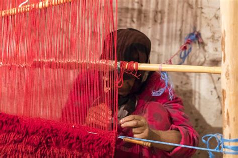 Persian Kashan Rugs A Guide To History Style And Quality Rug The Rock