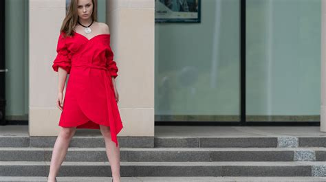 Обои девушки поза взгляд 1920x1080 Full Hd от Uaha картинки на рабочий стол и заставки