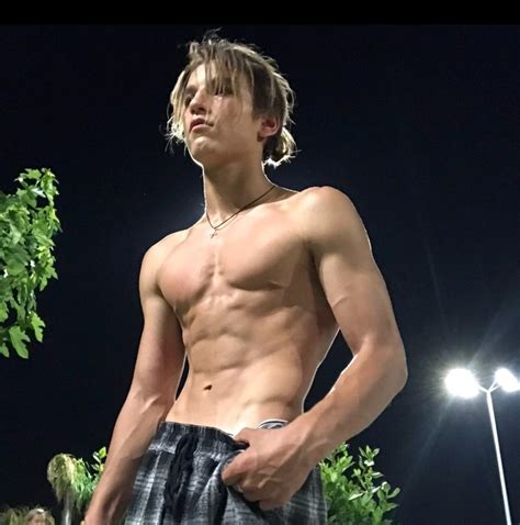 Создать мем пресс парня красивый мальчик парни красивые Картинки Meme