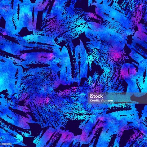 원활한 패턴 브러시 줄무늬와 선입니다 보라색 바탕에 블루 수채화 색입니다 손으로 그린 그레인 텍스처 잉크 기하학적 요소입니다 패션 현대적인 스타일입니다 끝 없는 직물 인쇄