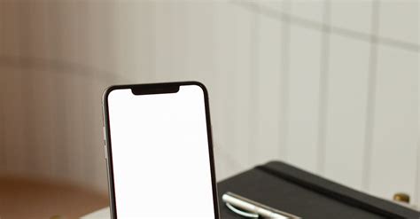 실내 Copy Space 가젯 공책 기술 깨끗한 디자인 나무 스탠드 대리석 테이블 데스크탑 설정 디바이스 홀더 디자인 디지털 디지털 도구 매끄러운