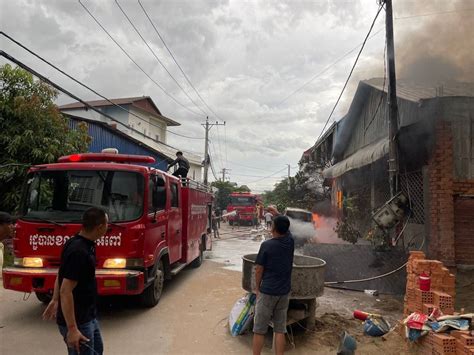 🔥ព័ត៌មាន បឋម ៖ នាល្ងាចនេះ អគ្គិភ័យកំពុងឆាបឆេះផ្ទះនិងរថយន្តប្រជាពលរដ្ឋយ៉ាងខ្លាំងនៅខណ្ឌច្បារអំពៅ