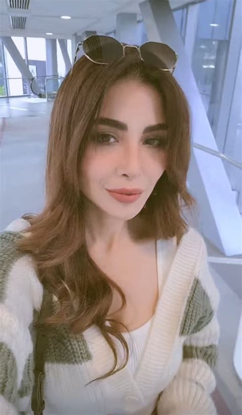 New Western And Modern Clicks Of Adorable Sabeeka Imam Reviewit Pk
