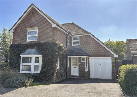 Pilgrims Mead Salisbury Sp1 4 Bed Detached House To Rent £1 800 Pcm £415 Pw