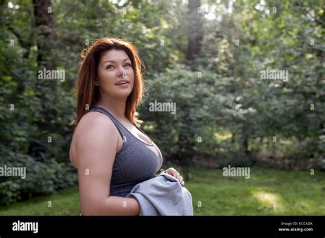 Mollige frau hübsch Fotos und Bildmaterial in hoher Auflösung Alamy