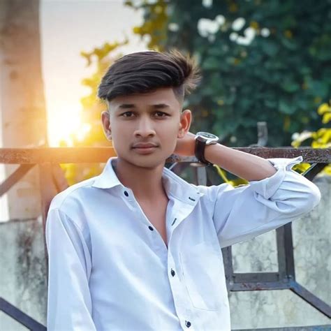 Naval Rawat 📸 Naval Rawat • Threads Say More