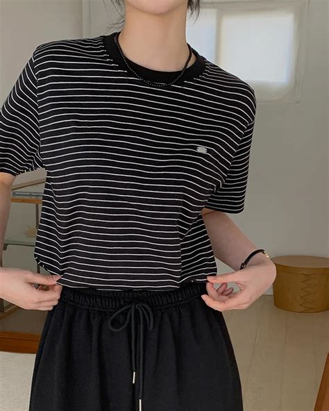 프롬헤드투토 데일리한 컬러 구성 루즈한 핏감과 부드러운 터치감으로 누구나 매일 매일 입기 좋은 스트라이프 반팔 티셔츠 소개해드려요 🎹 스트라이프 패턴 티셔츠는 유행에
