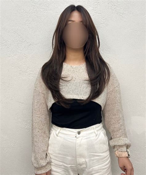 더난붙임머리•부산레이어드붙임머리•부산붙임머리커트•해운대붙임머리•장산붙임머리•서면붙임머리•센텀붙임머리•경성대붙임머리 ⠀ 앞전에 탈색시술후 블랙염색하시고 물빠짐으로 얼룩덜룩