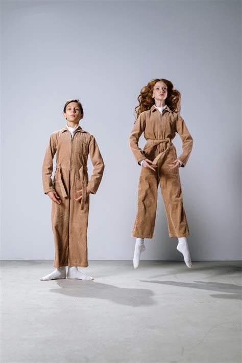 Бесплатные стоковые фото на тему в помещении баланс балет белые носки белый фон в воздухе