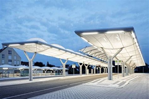 مواقف إنتظار الباصات حول العالم