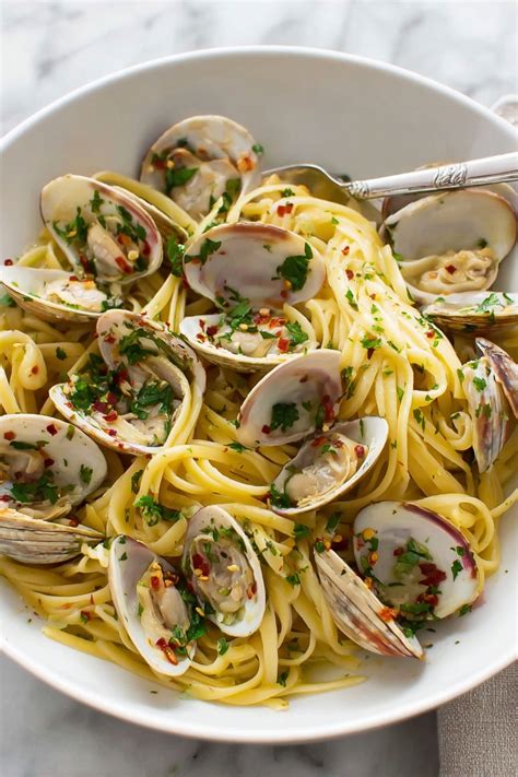 Linguine With Clams In White Wine Sauce Easy Seafood Pasta