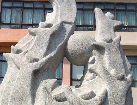 사진자료 병영31운동 기념 조각 속의 축구공