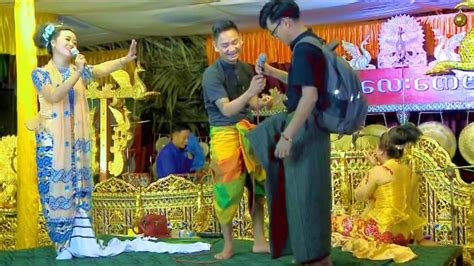 မင်းသမီးက နှစ်လက် လူရွှင်တော် နှစ်ယောက် ဆိုင်းတီးနေတာ ဒေါင်း အေဝတီသင်း