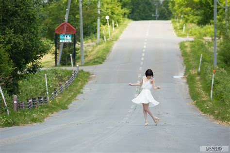 스즈무라 아이리의 화보 후방주의 꾸르